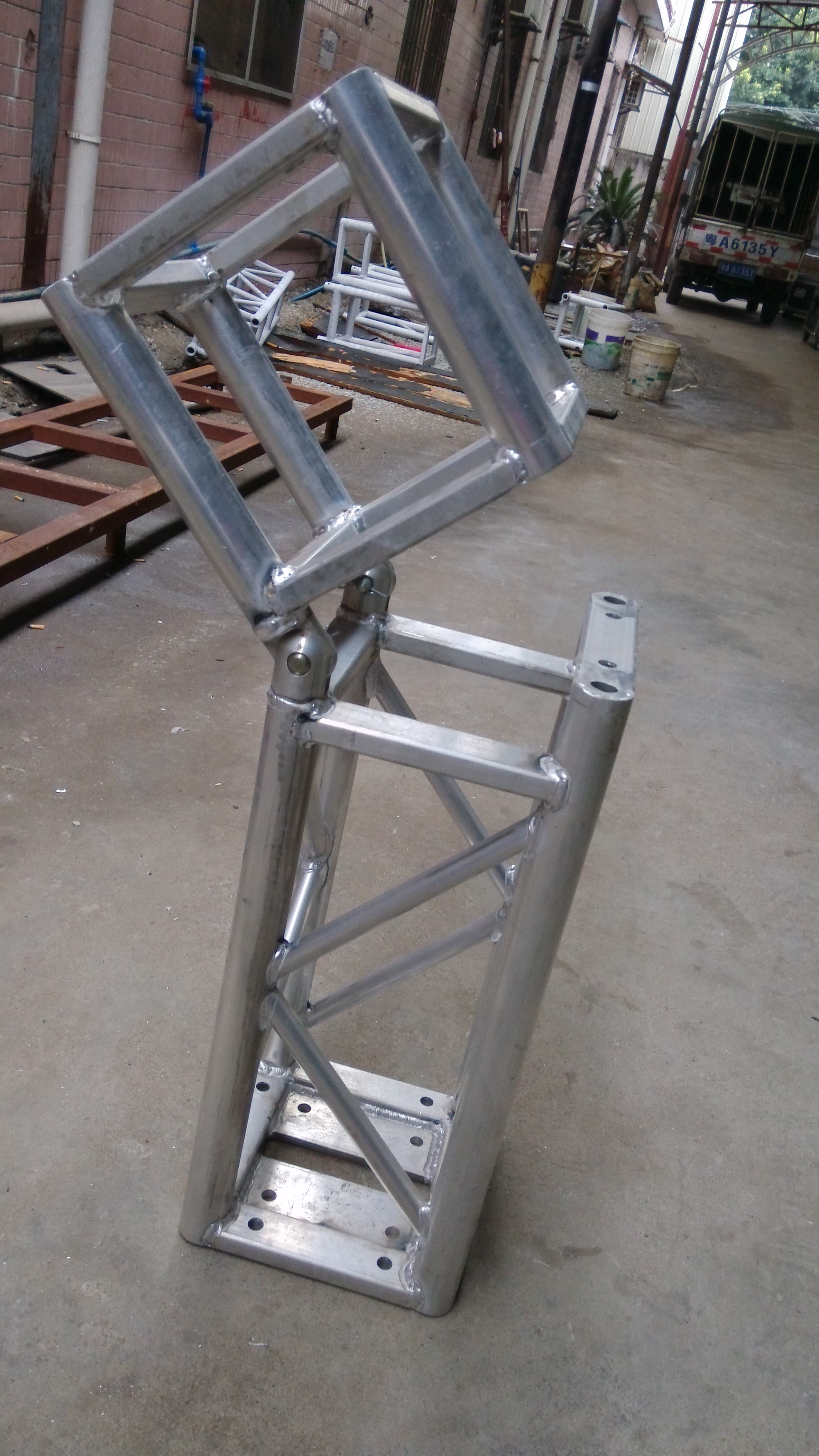 Hingle Section Connector Basement And Bolt Truss For Truss System